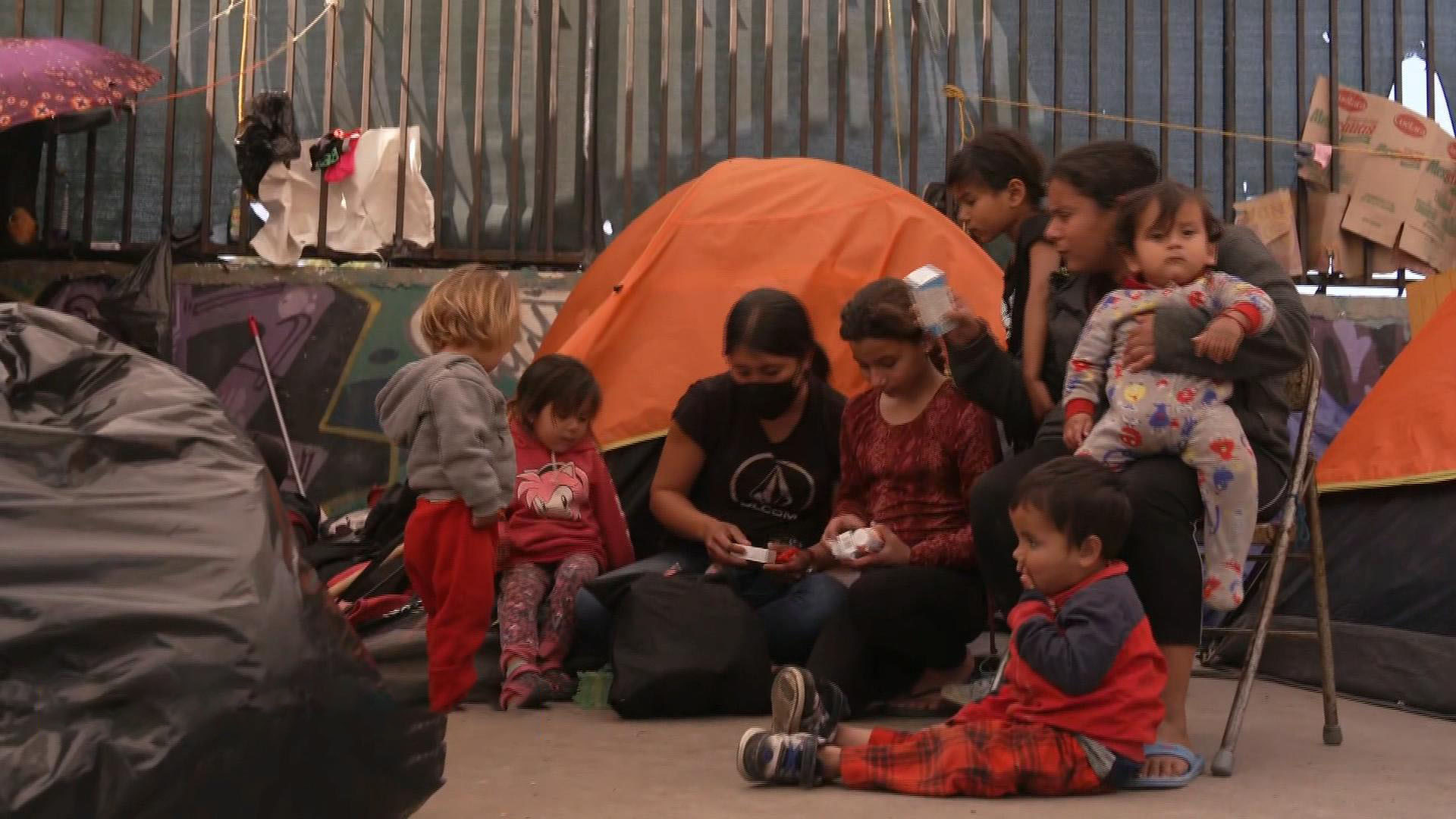 Watch CBS Mornings: Migrants await rule change on U.S. border - Full ...