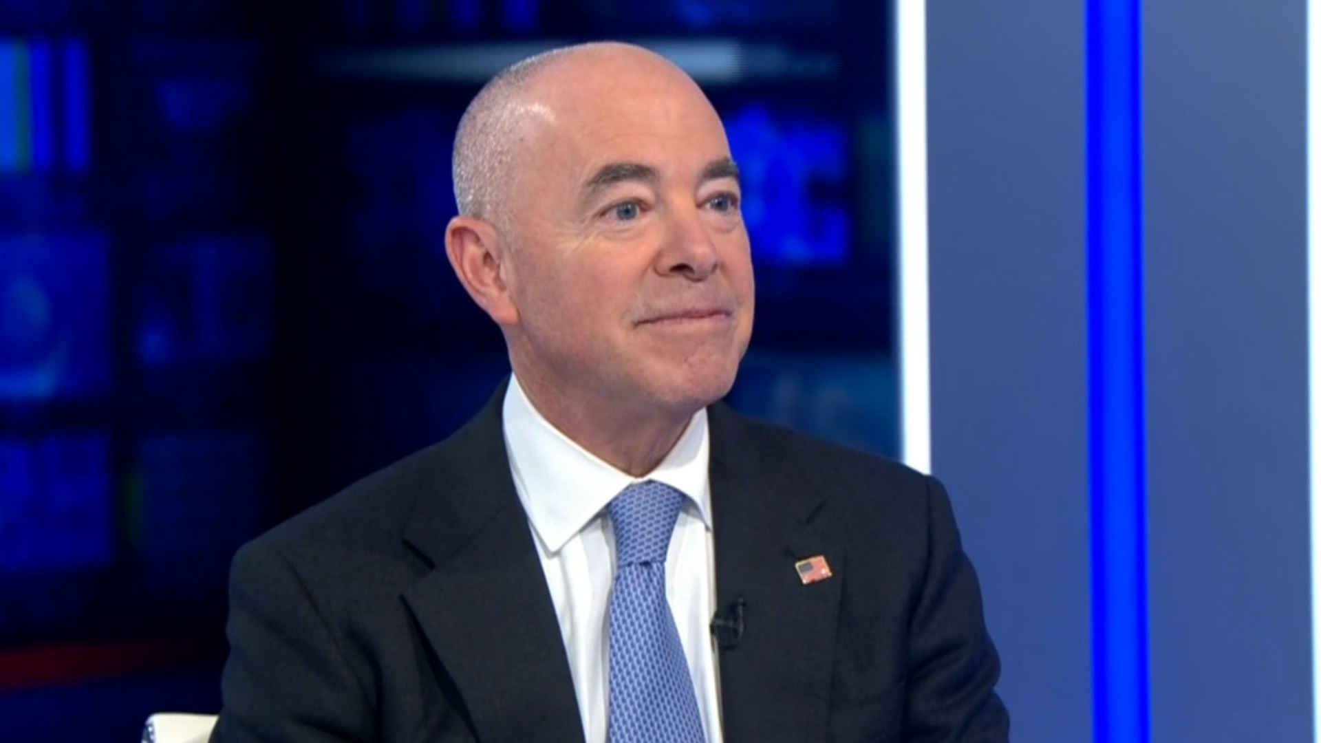 Watch CBS Evening News: Mayorkas: No double standard at border - Full ...