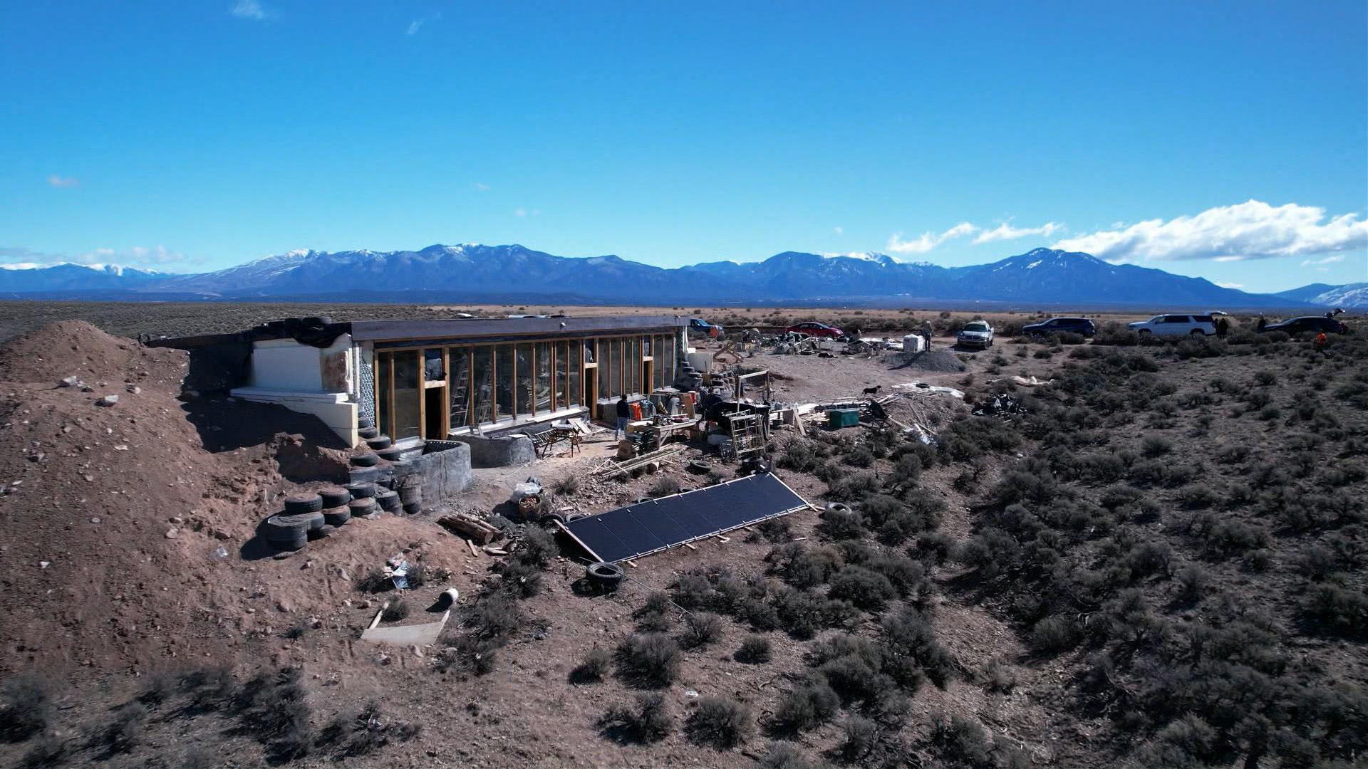 Watch CBS Mornings Interest soars in self-sustaining "Earthships ...