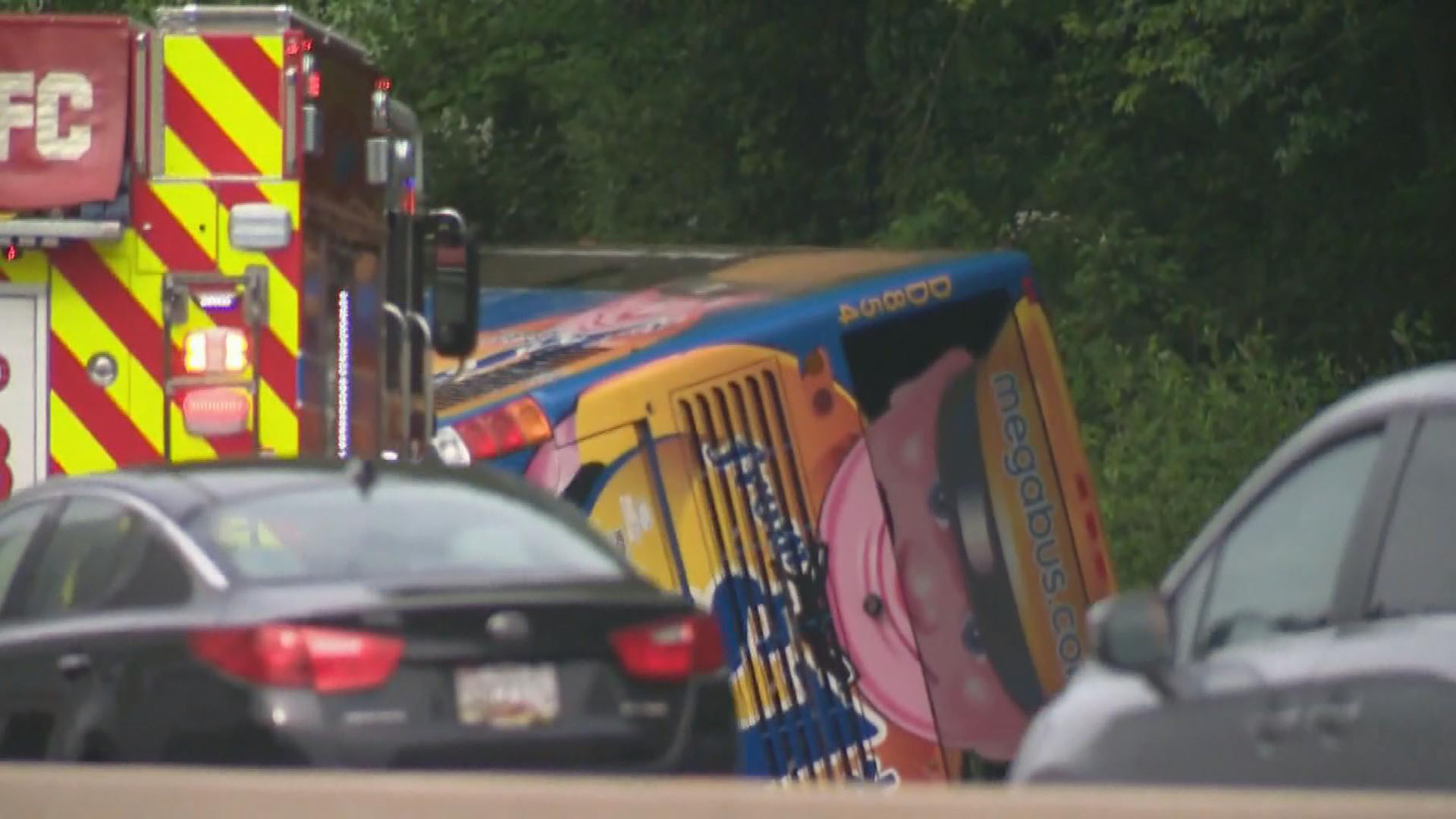 Watch CBS Evening News: More than 2 dozen hurt in passenger bus crash ...
