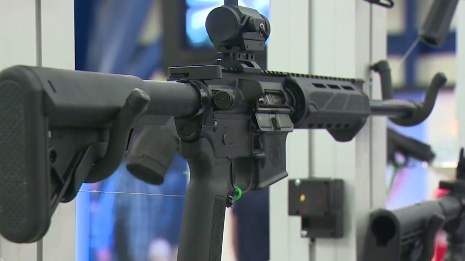 Watch CBS Evening News: Lawmakers debate gun control after Uvalde - Full show on CBS