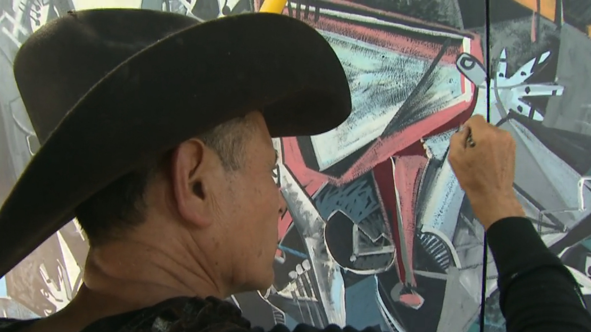 Watch CBS Evening News: Artist paints mural for Uvalde victims - Full ...