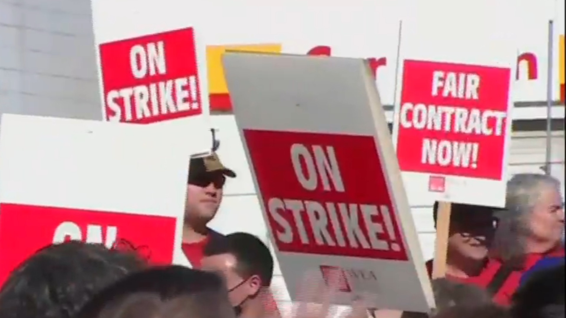 Watch CBS Evening News: Seattle teachers' strike delays first day of ...