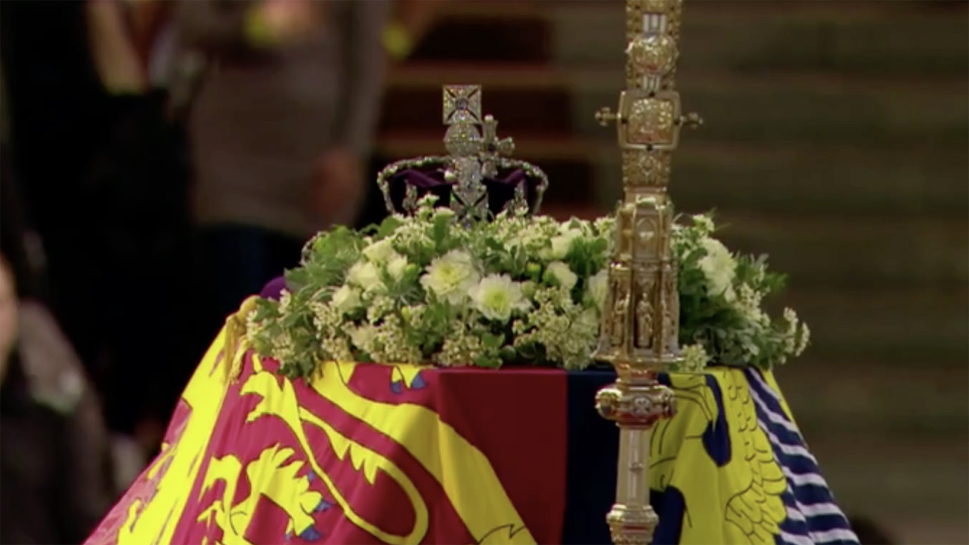 Watch CBS News Mornings Season Episode : Mourners say goodbye as Queen Elizabeth II lies in ...