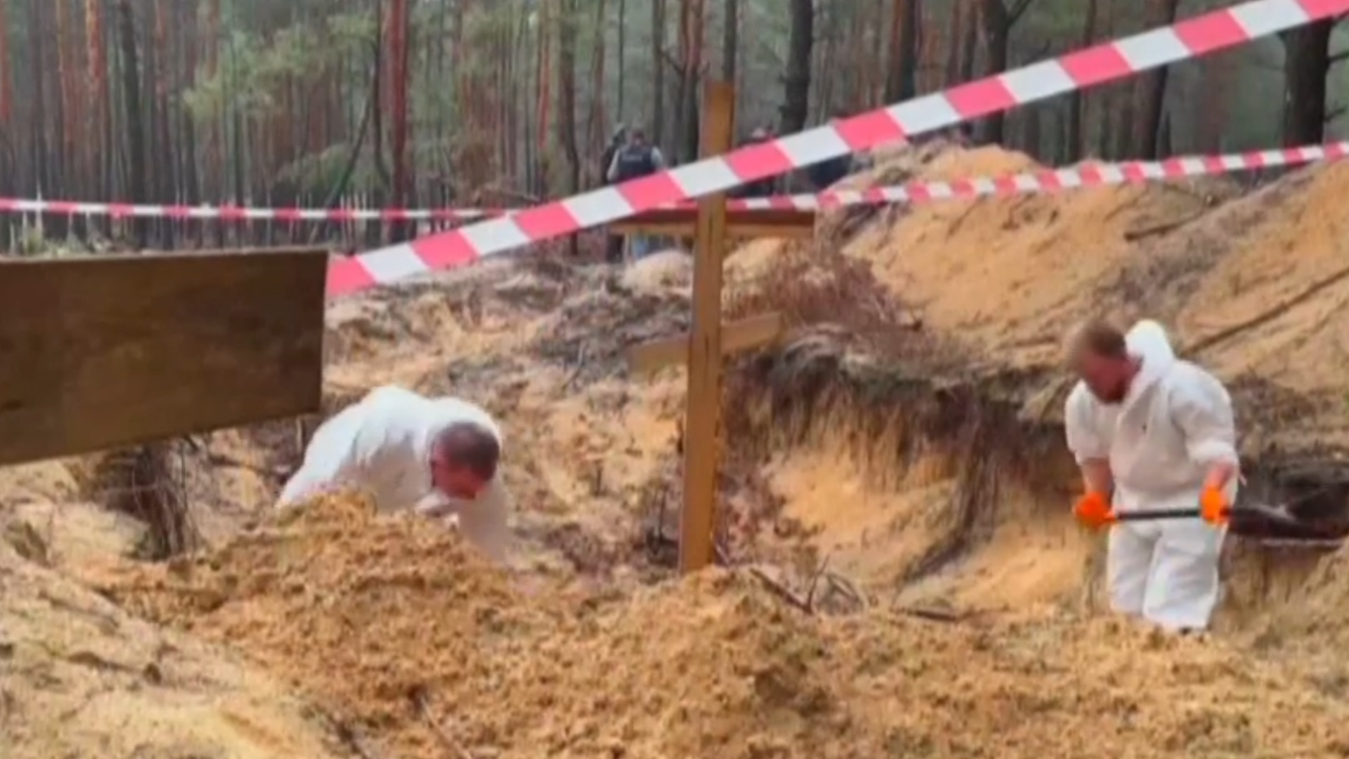 Watch CBS Evening News: War crimes investigators discover signs of ...