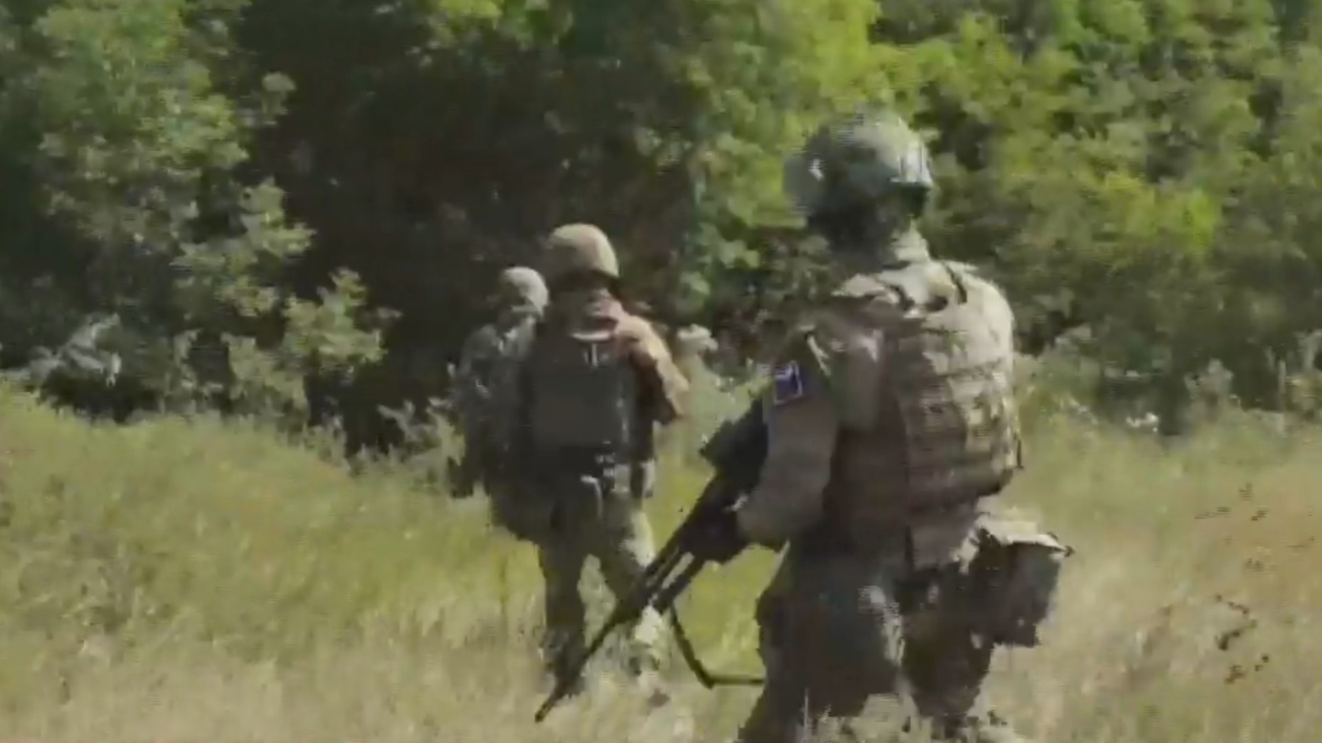 Watch CBS Evening News: Putin mobilizes more troops after battle ...