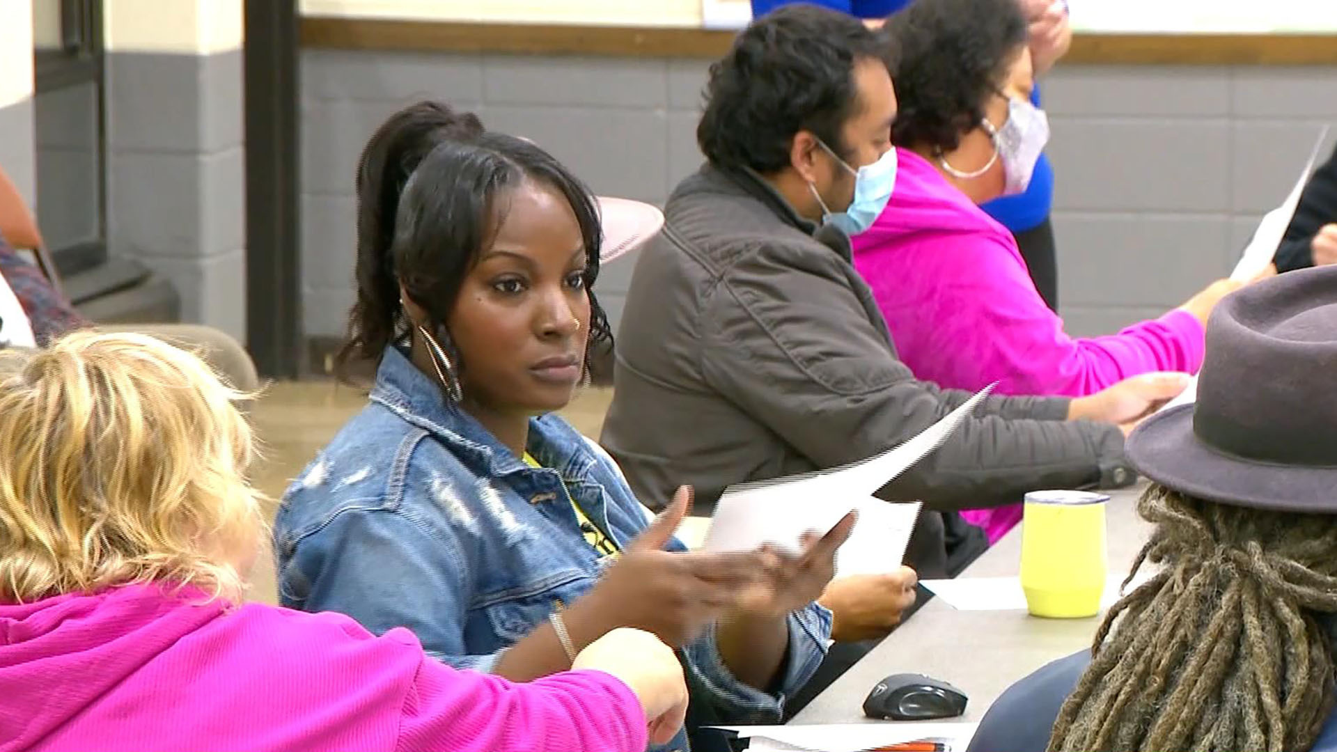 Watch CBS Evening News: Citizen journalists work to document government ...