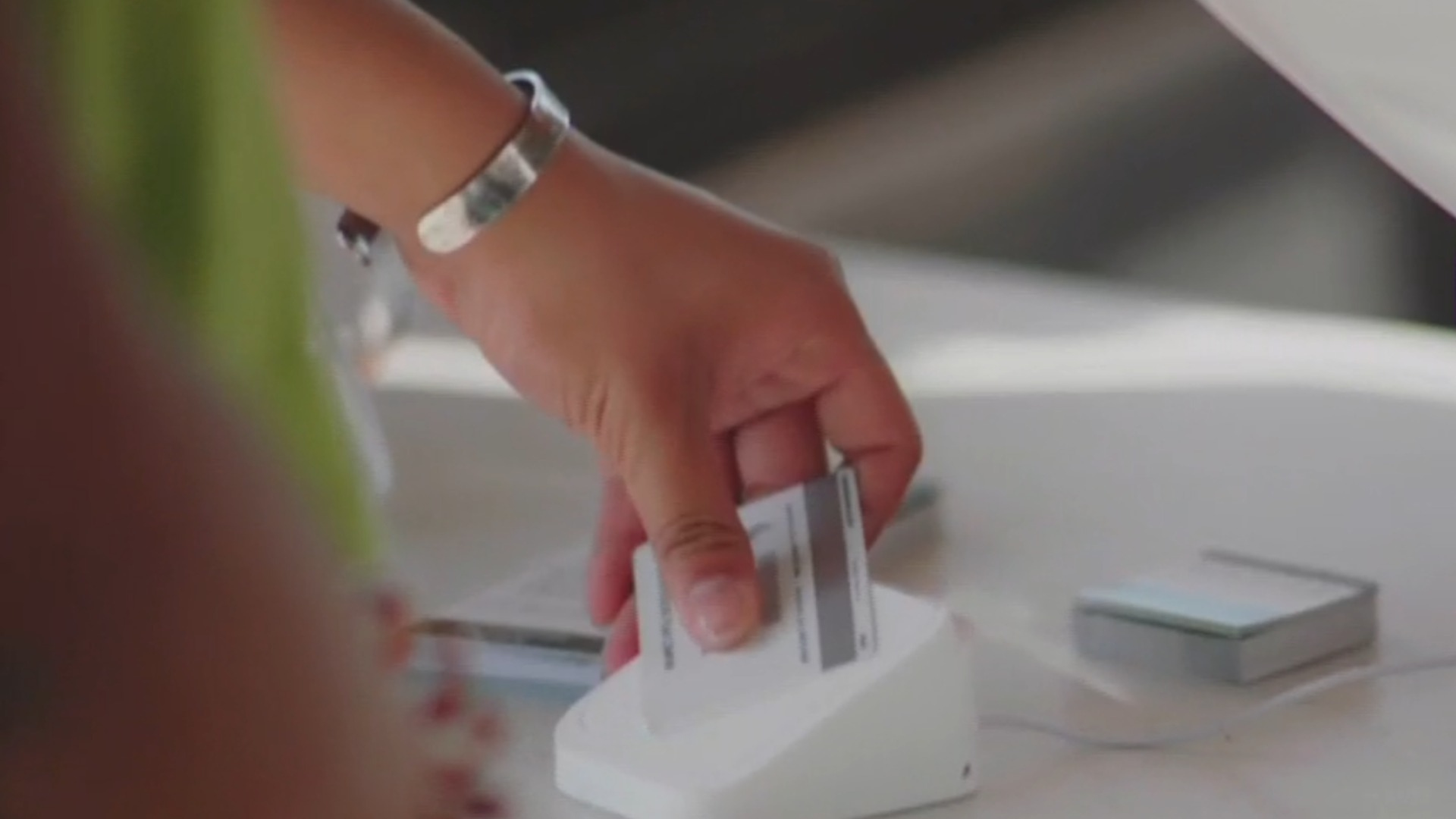 Watch CBS Evening News: Credit card interest rates hit record high ...