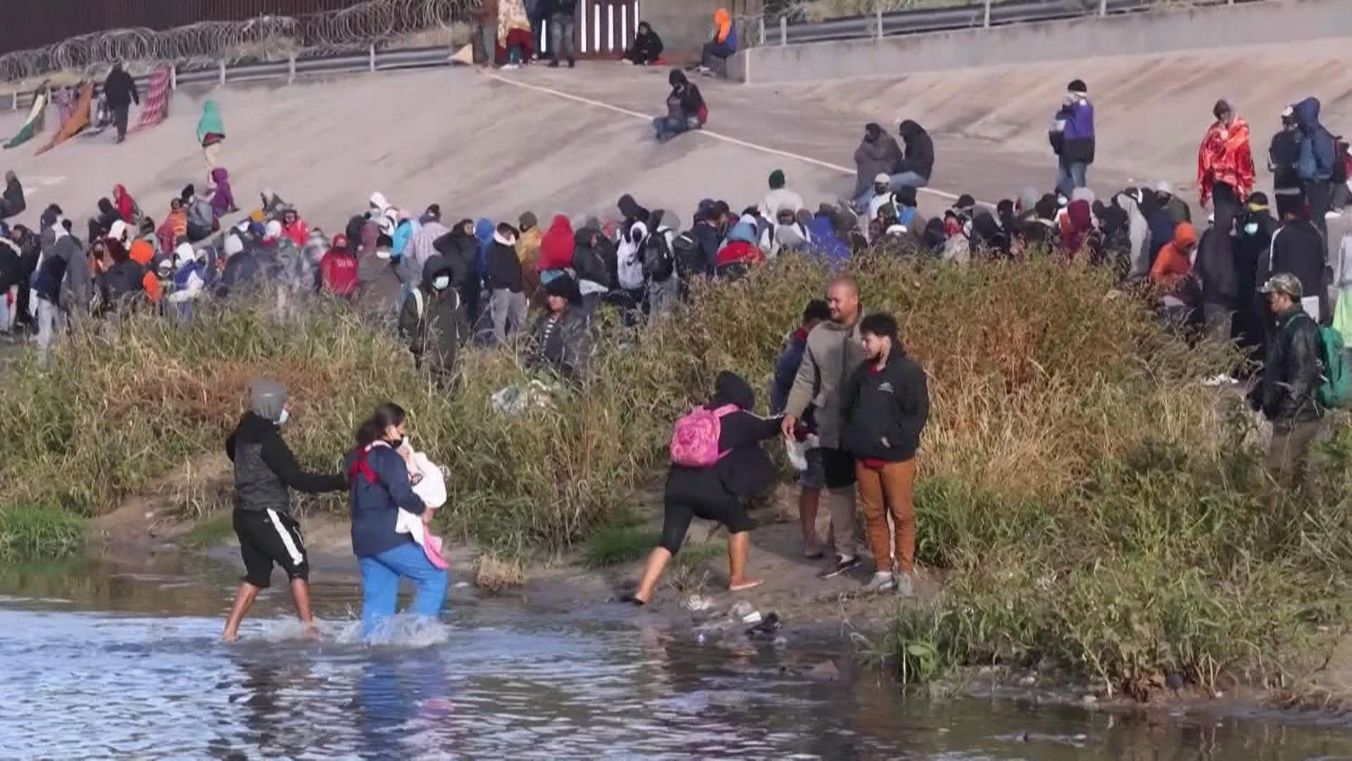 Watch CBS Mornings Humanitarian crisis at U.S.- Mexico border - Paramount+