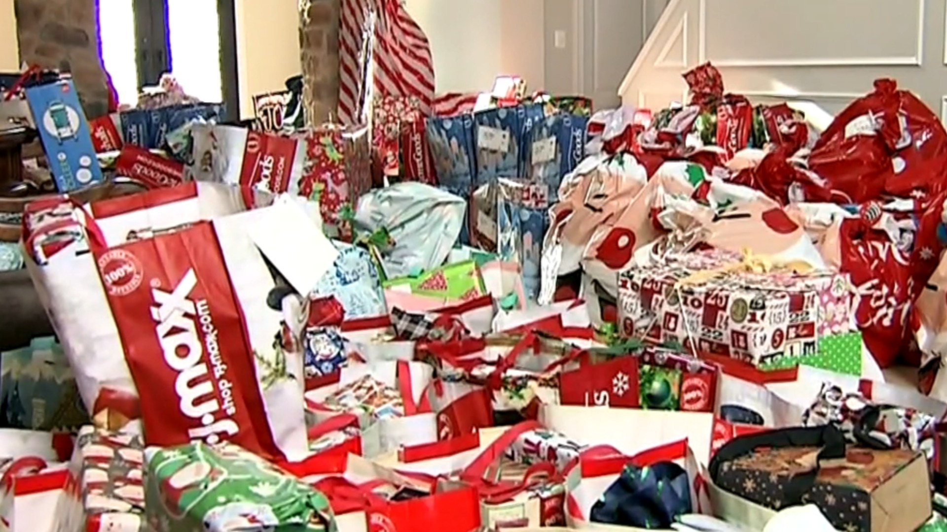 Watch CBS Evening News: Charity gives gifts to kids in need during ...