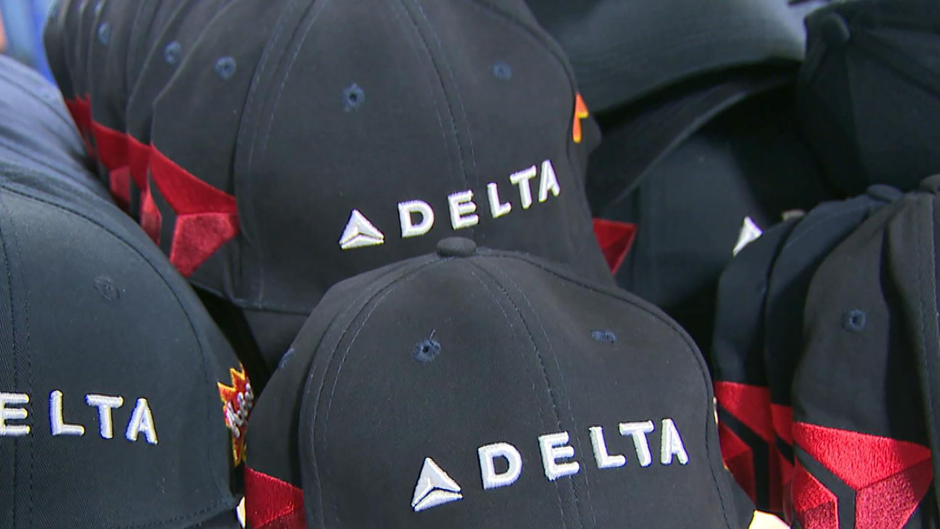 Watch CBS Evening News: Delta garage sale supports flight museum - Full ...