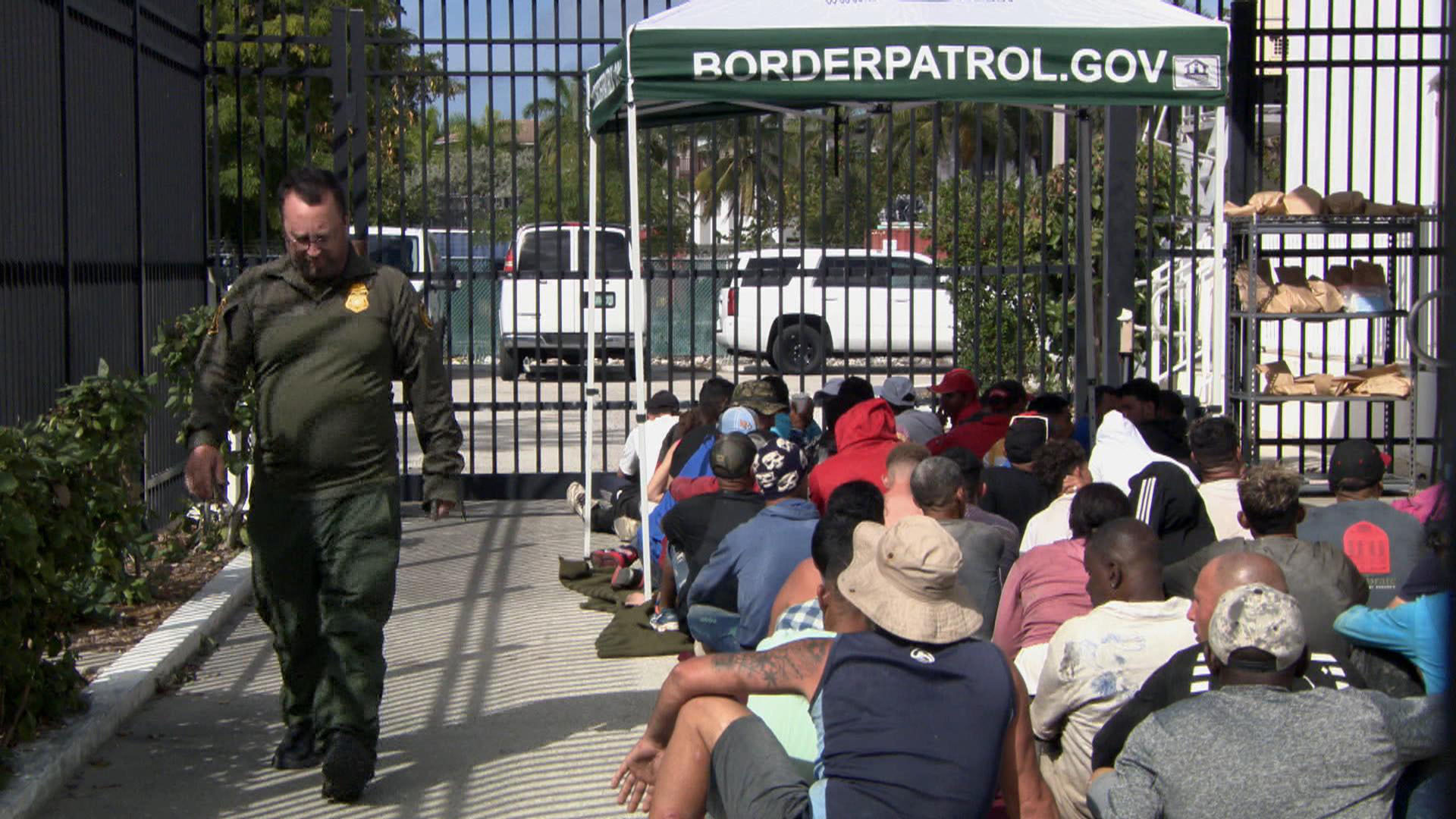 Watch CBS Mornings Border crossings spike in Florida - Paramount+