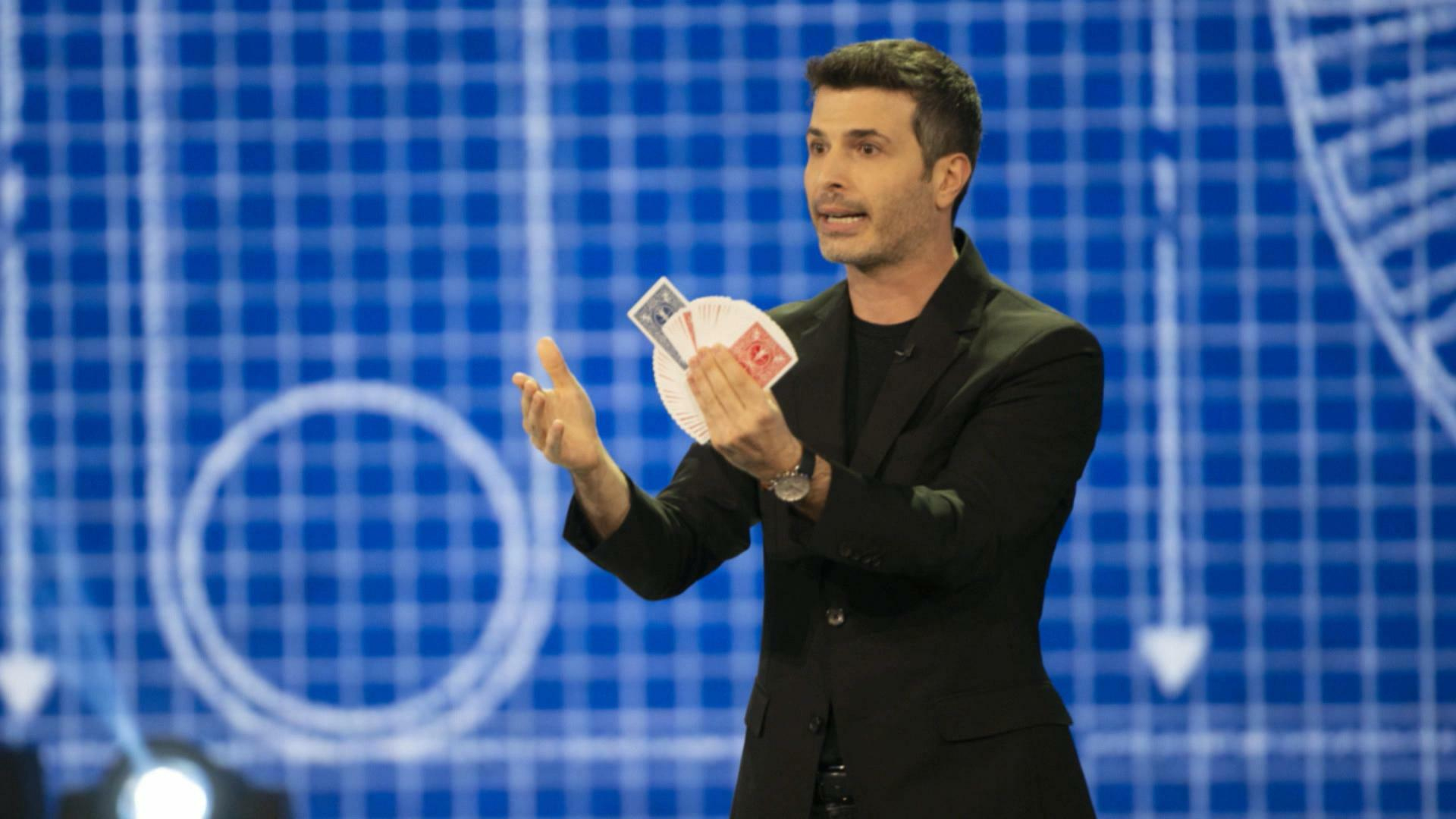 Watch CBS Saturday Morning: Asi Wind: A "magician's magician" - Full show on CBS