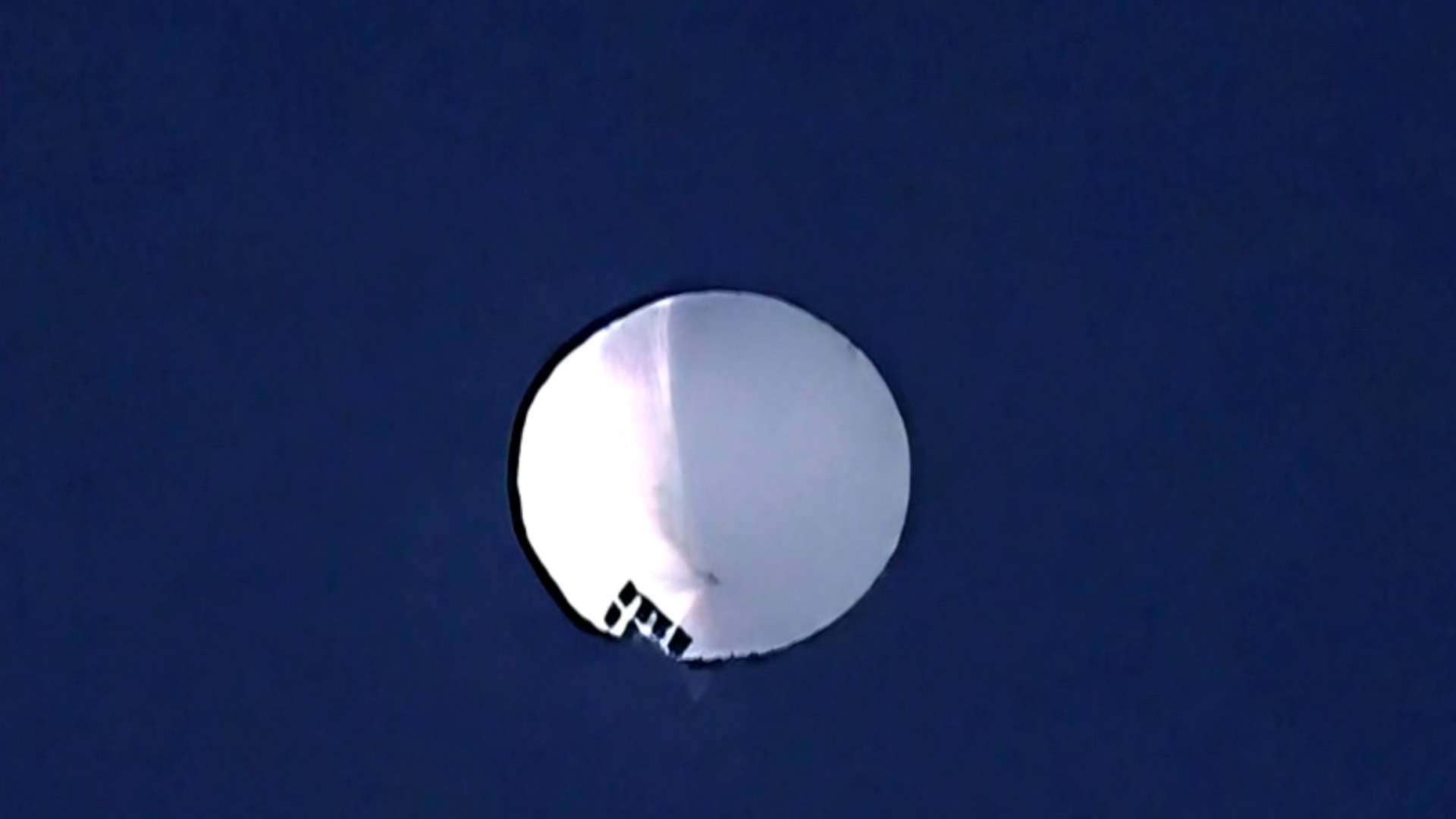 Watch CBS Evening News: Suspected Chinese spy balloon moving across U.S ...