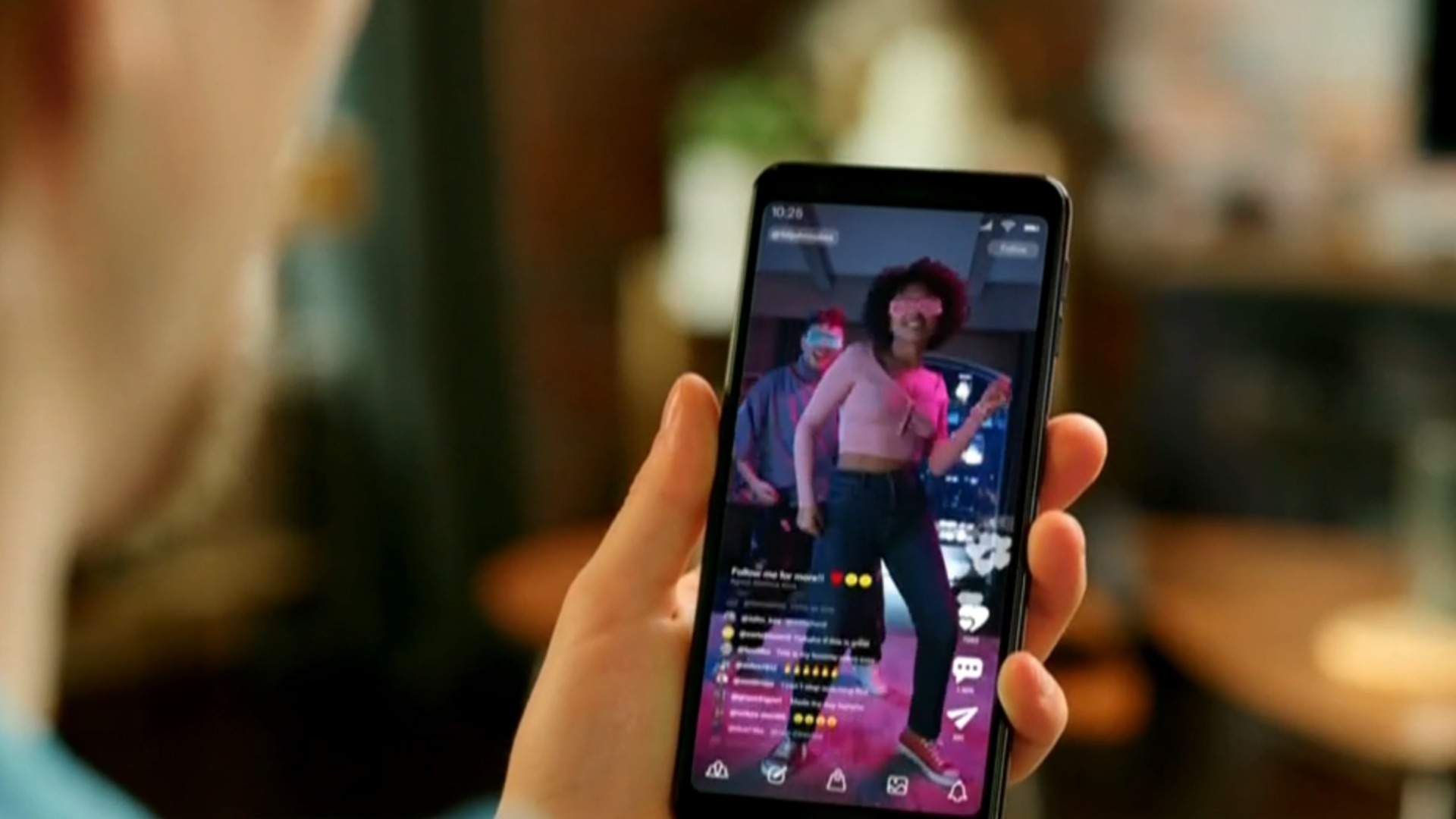 Watch CBS Evening News: TikTok to implement 1-hour time limit for ...
