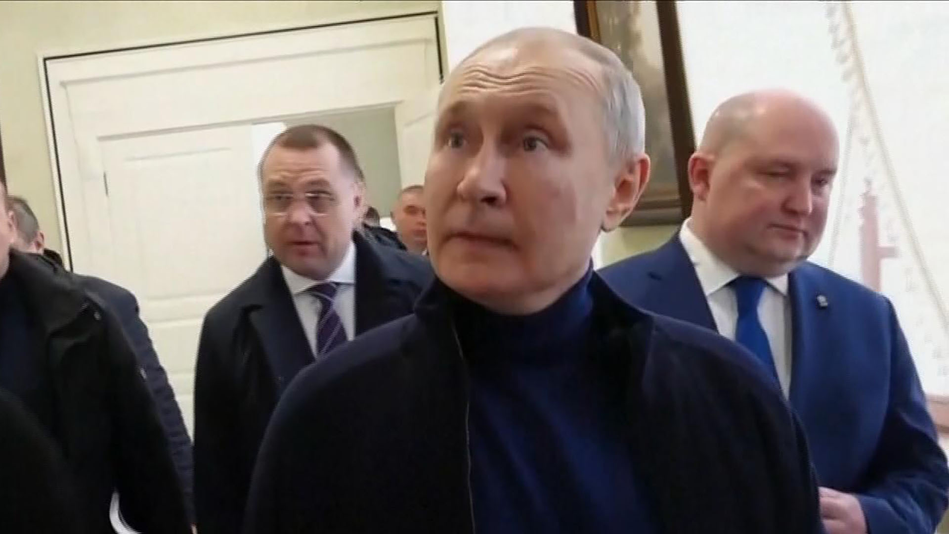 Watch CBS Evening News: Putin makes surprise visit to Mariupol - Full ...