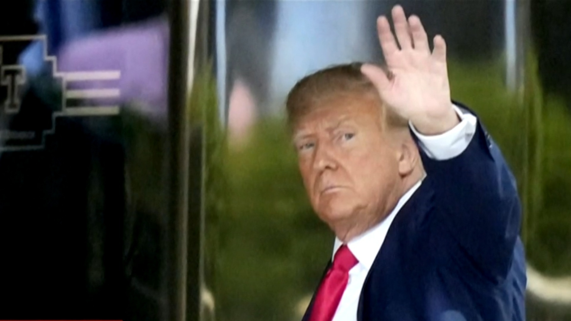 Watch CBS Evening News: Trump in New York awaiting arraignment - Full ...