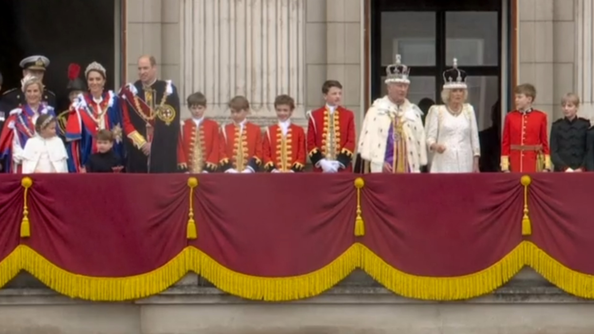 Watch CBS News: Royal family's symbolic gathering post-coronation ...