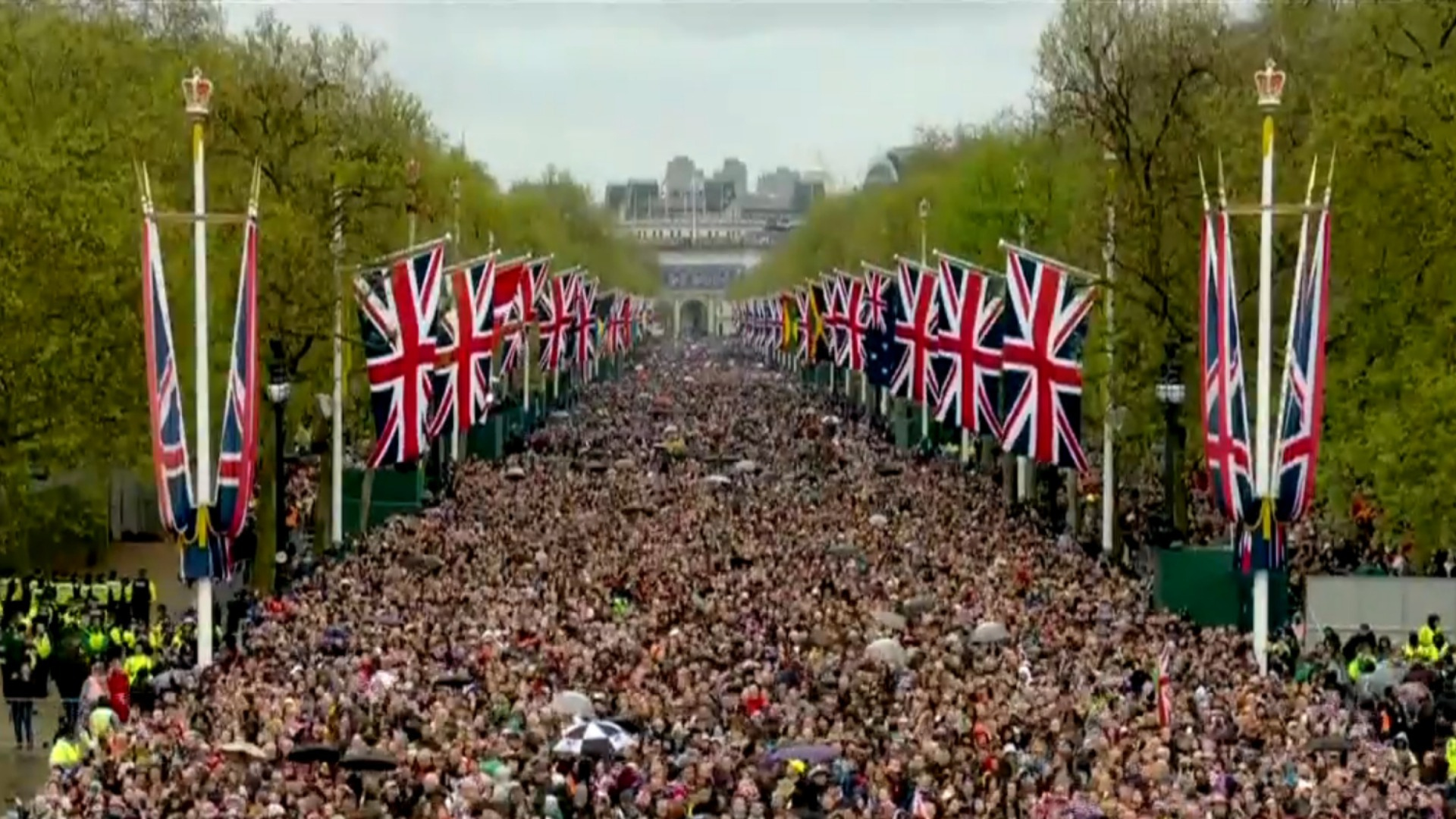 Watch CBS Evening News: The sights and sounds of coronation day - Full ...