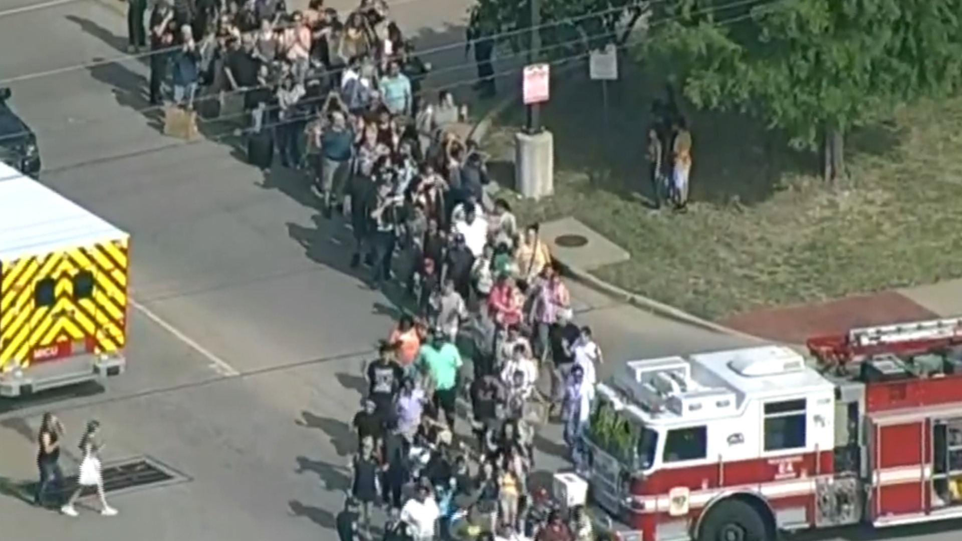 Watch CBS Evening News Season Episode : Witnesses recall mass shooting ...