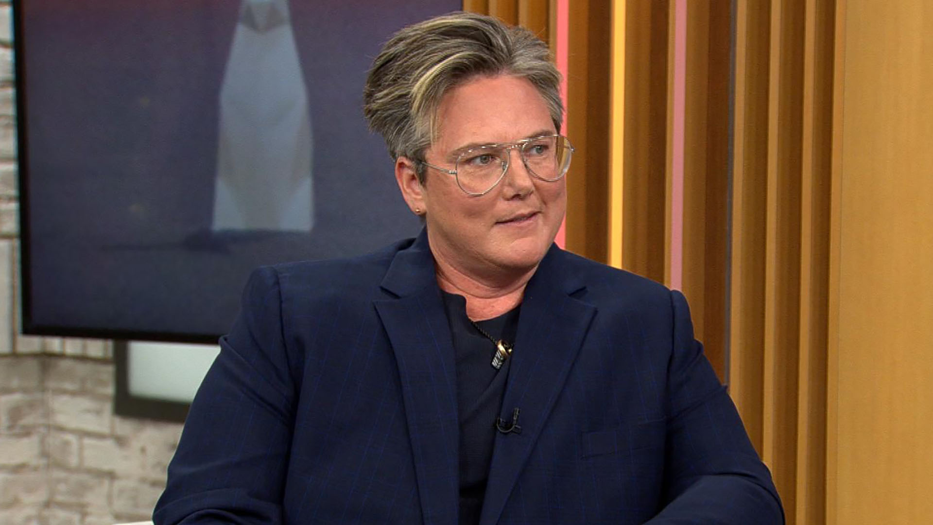 Watch CBS Mornings Hannah Gadsby on new Netflix special - Paramount+