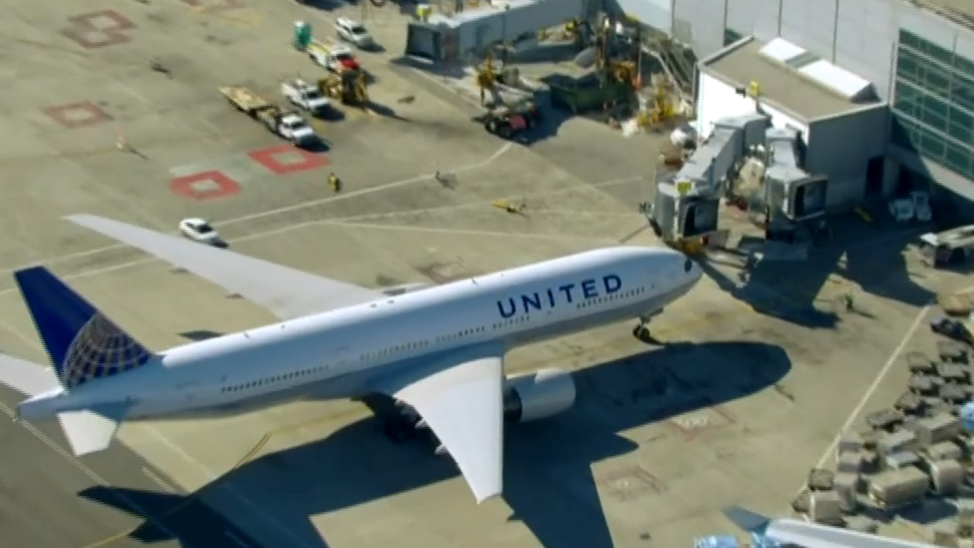 Watch CBS Evening News: Airlines struggle to manage weather ...