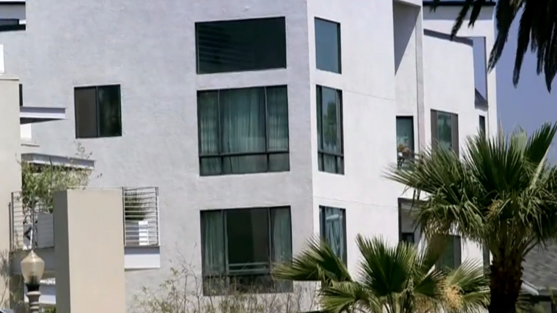 Watch CBS Evening News: Renting may be more fiscally prudent than ...