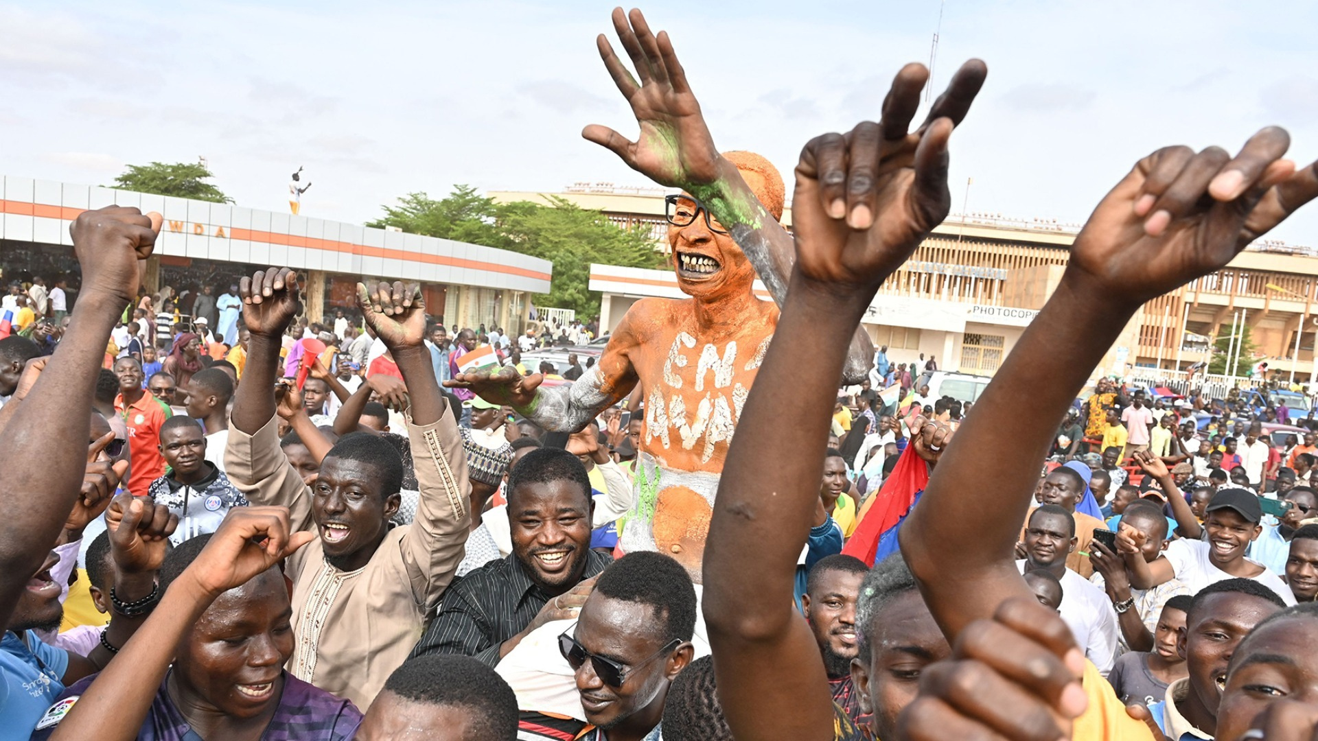 Watch CBS News: Why the junta closed Niger's airspace - Full show on ...