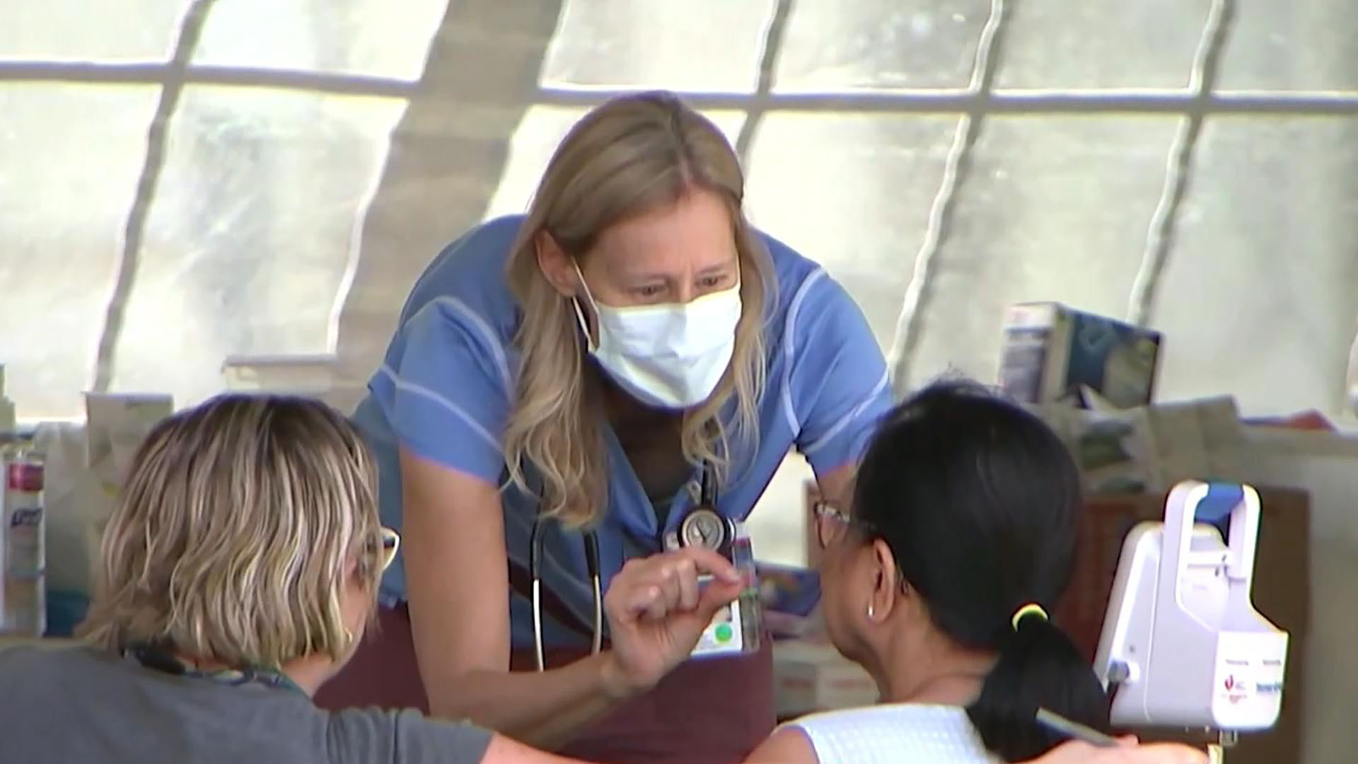 Watch CBS Evening News: Relief workers rush to help Hawaii fire victims ...