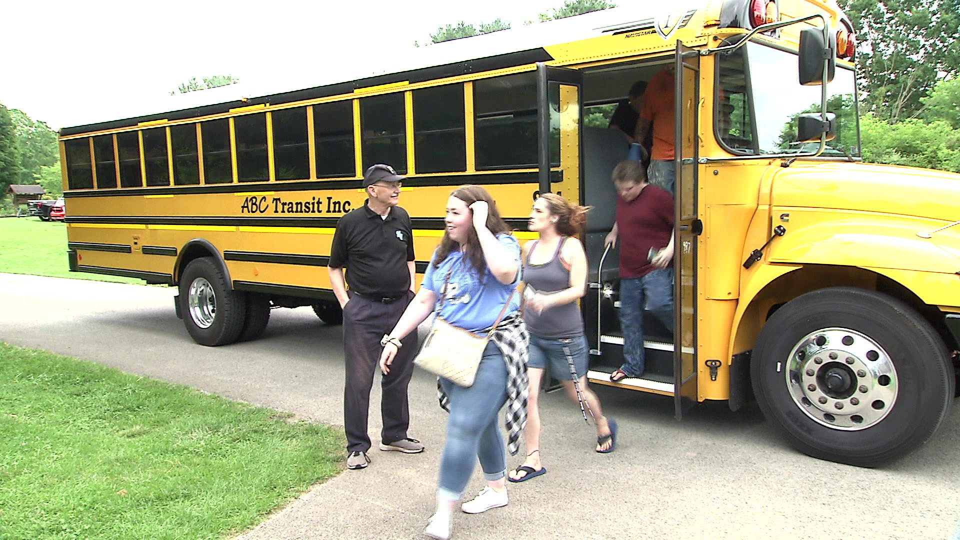 Watch Sunday Morning Season Episode : A Pa. school bus driver's "family" reunion - Paramount+