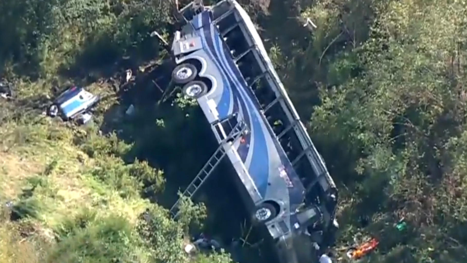 Watch CBS Evening News: Bus carrying marching band crashes in New York ...