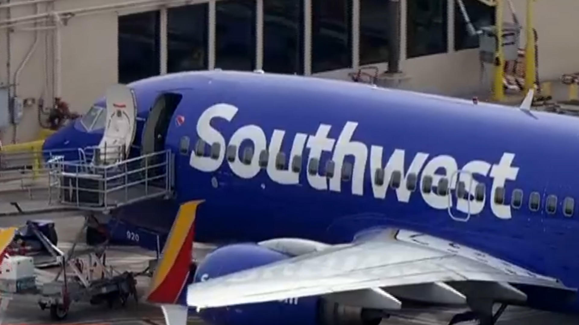 Watch CBS Evening News: Southwest Airlines reaches $140 million ...