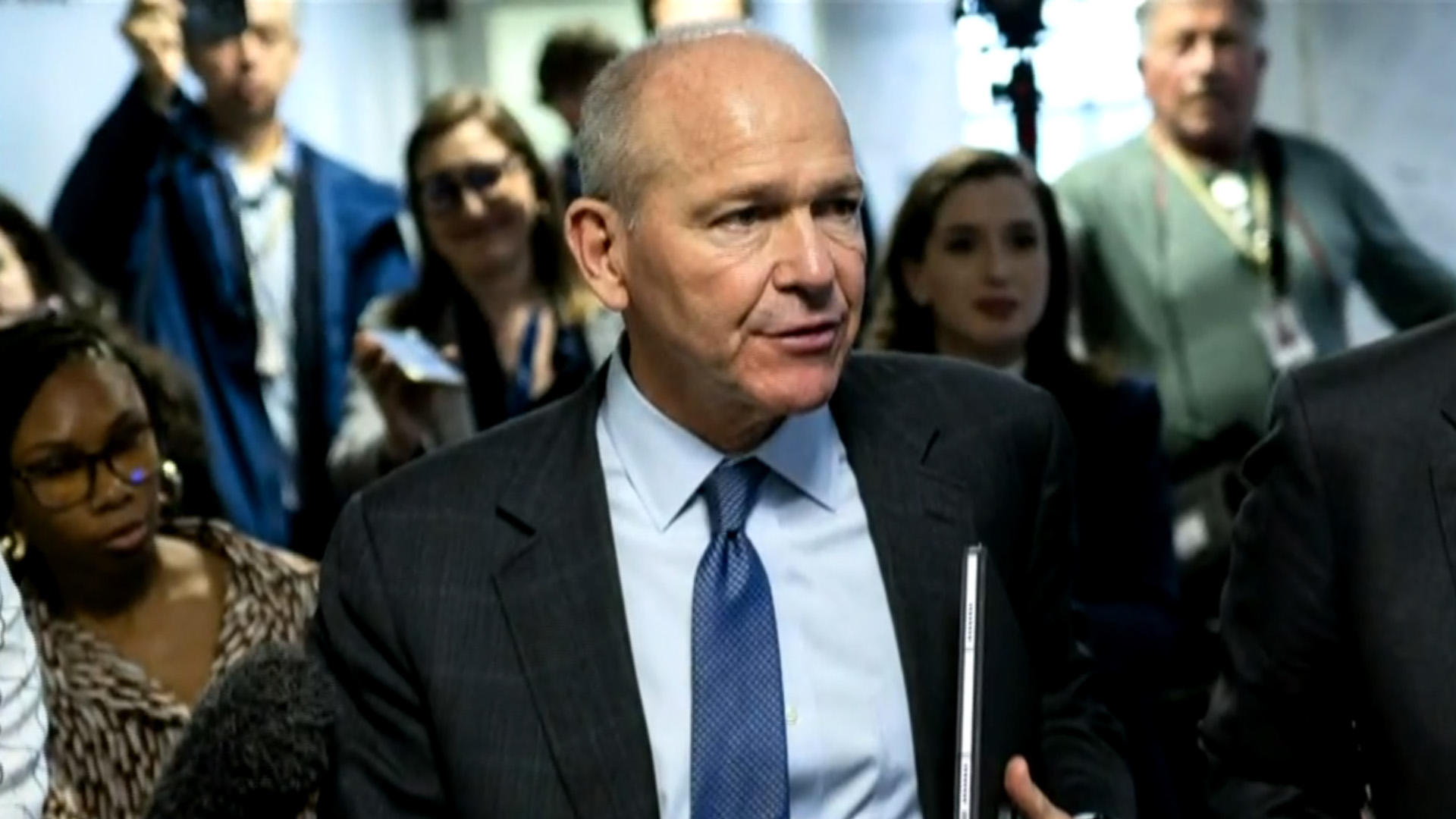 Watch CBS Evening News: Boeing CEO steps down - Full show on CBS