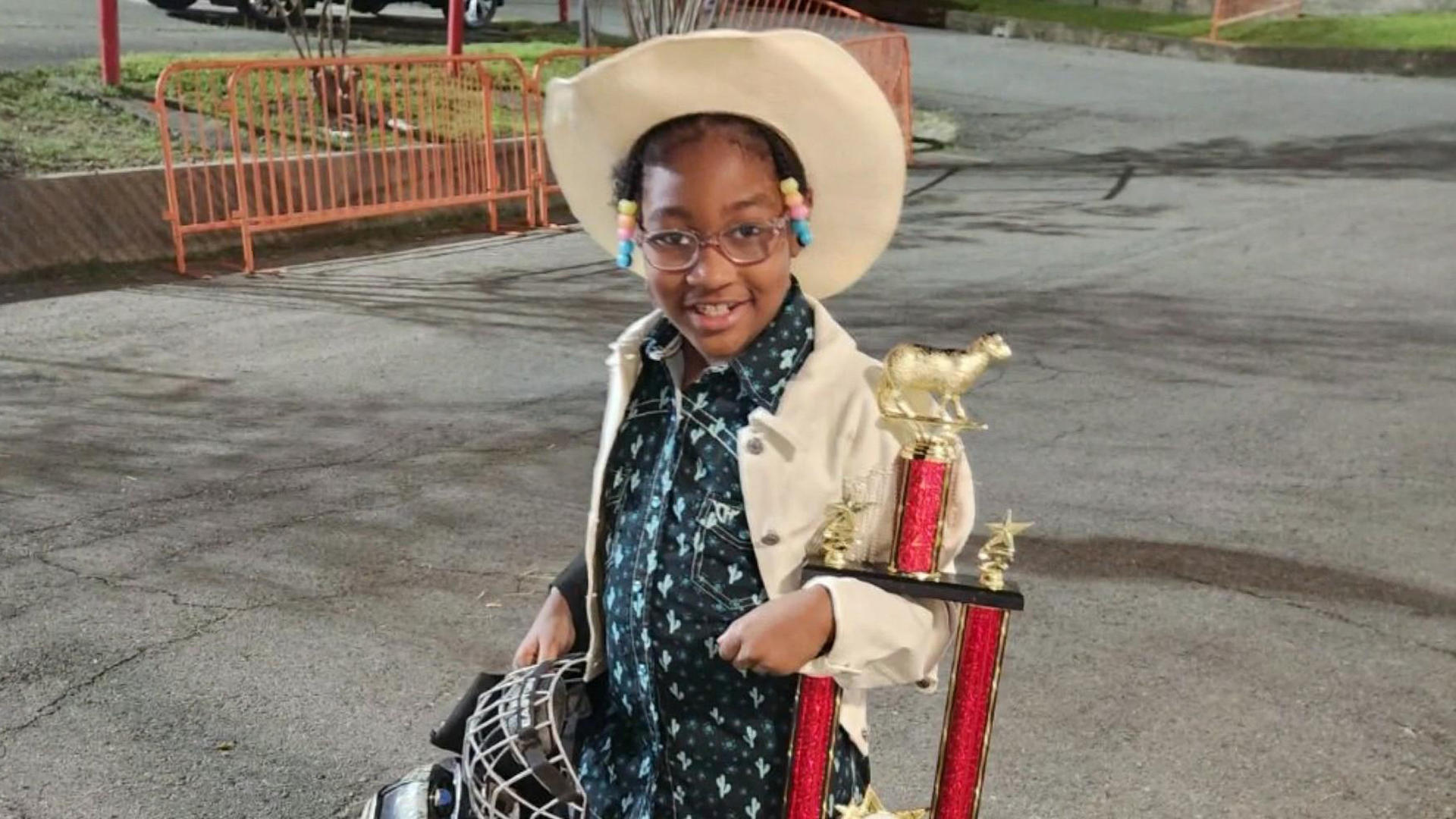 Watch CBS Evening News Black, female bull rider breaks barriers ...
