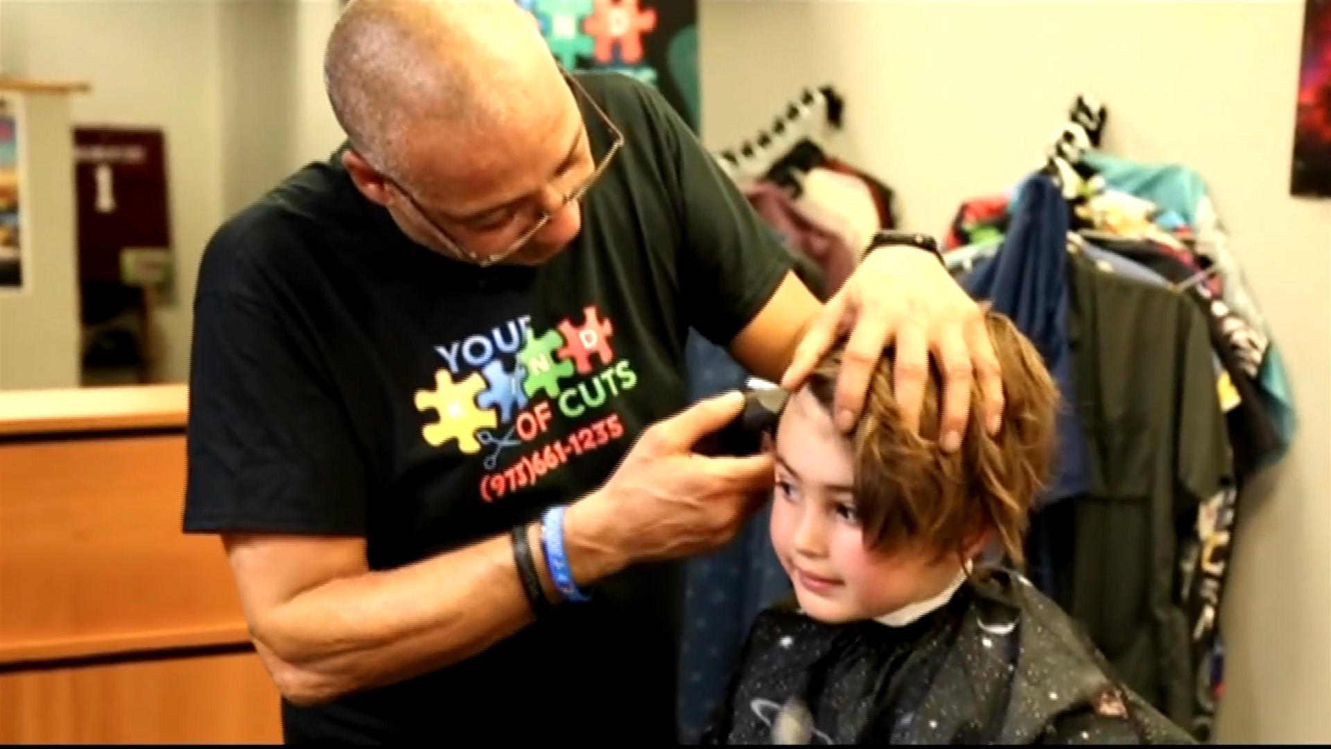 Watch CBS Evening News: Barber cuts hair for those with disabilities ...