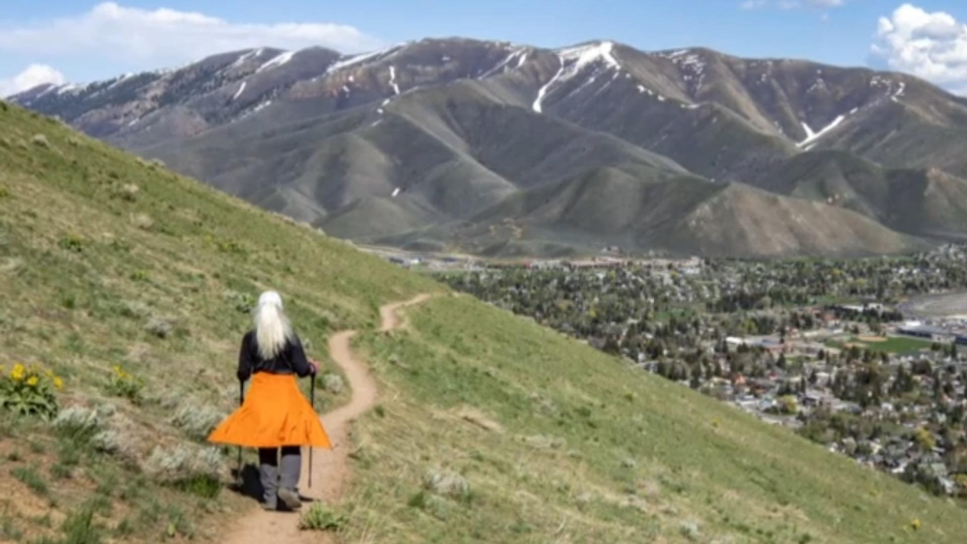 Watch CBS News Mornings Americans escaping heat with "coolcations" - Paramount+