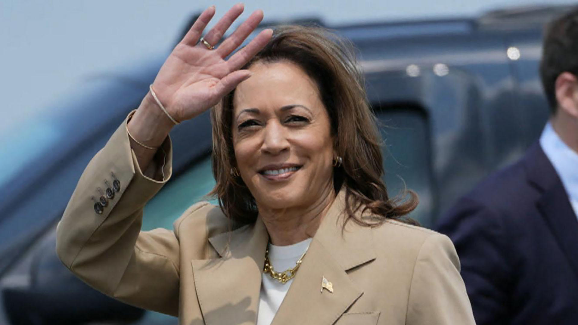 Watch CBS Mornings Season Episode : Harris campaign raises record cash ...