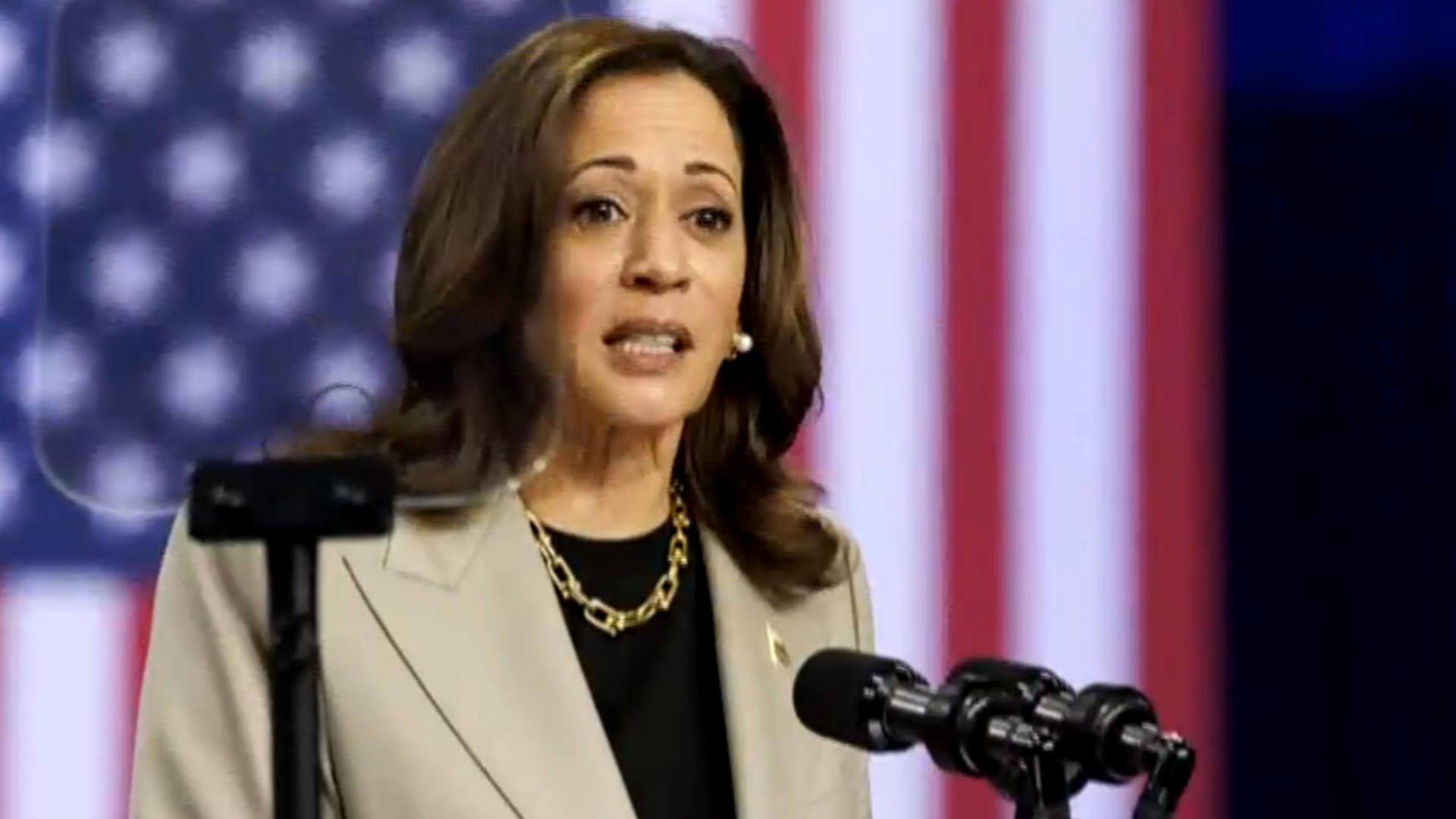 Watch CBS Mornings Season Episode : Harris, Trump focus on economy as ...