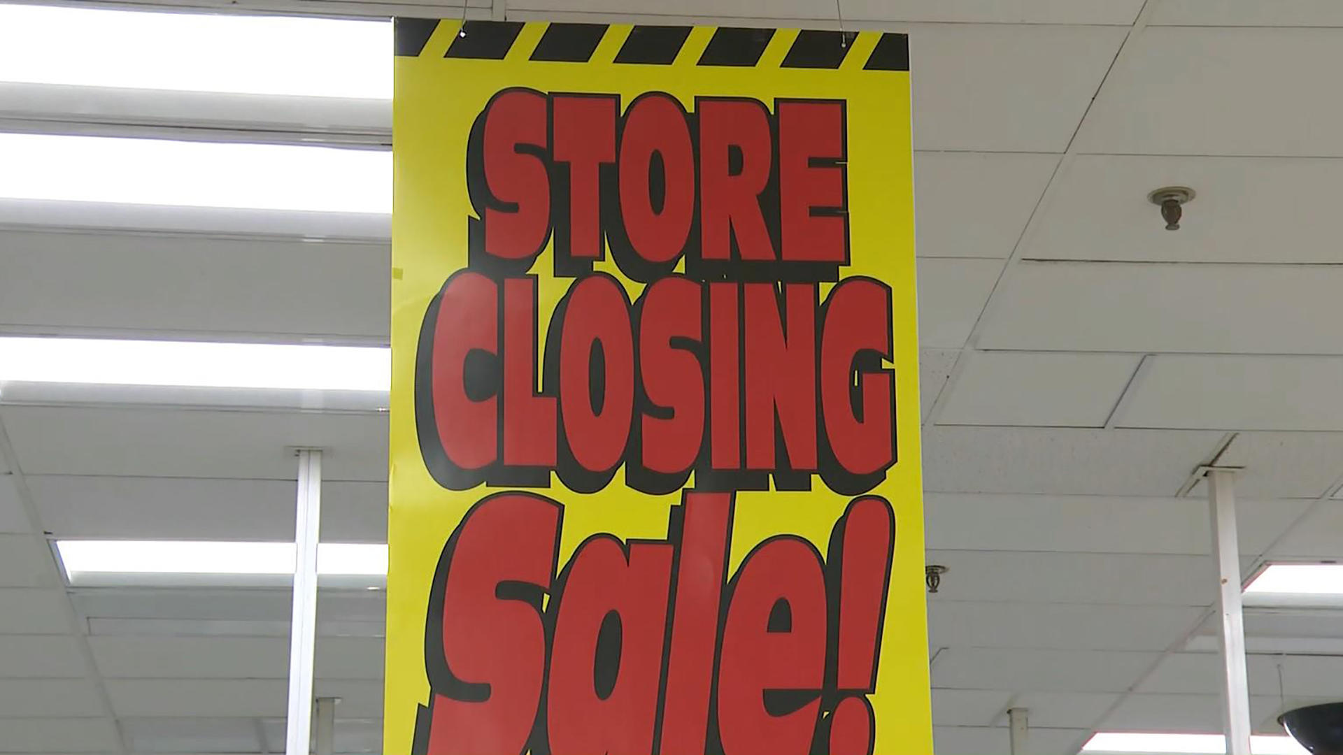 Watch CBS Evening News: Last Kmart store closes down - Full show on CBS