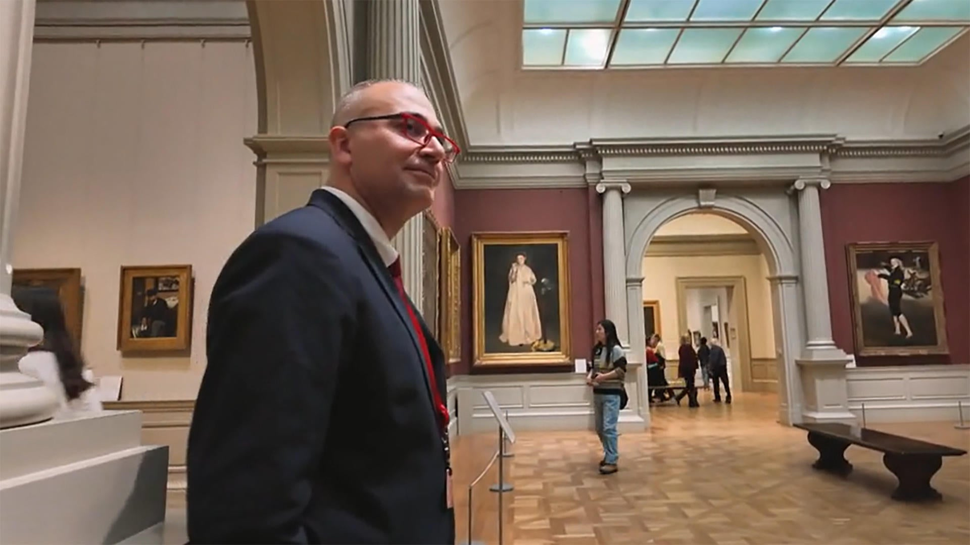 Watch Sunday Morning: A Met Museum guard becomes a star - Full show on CBS