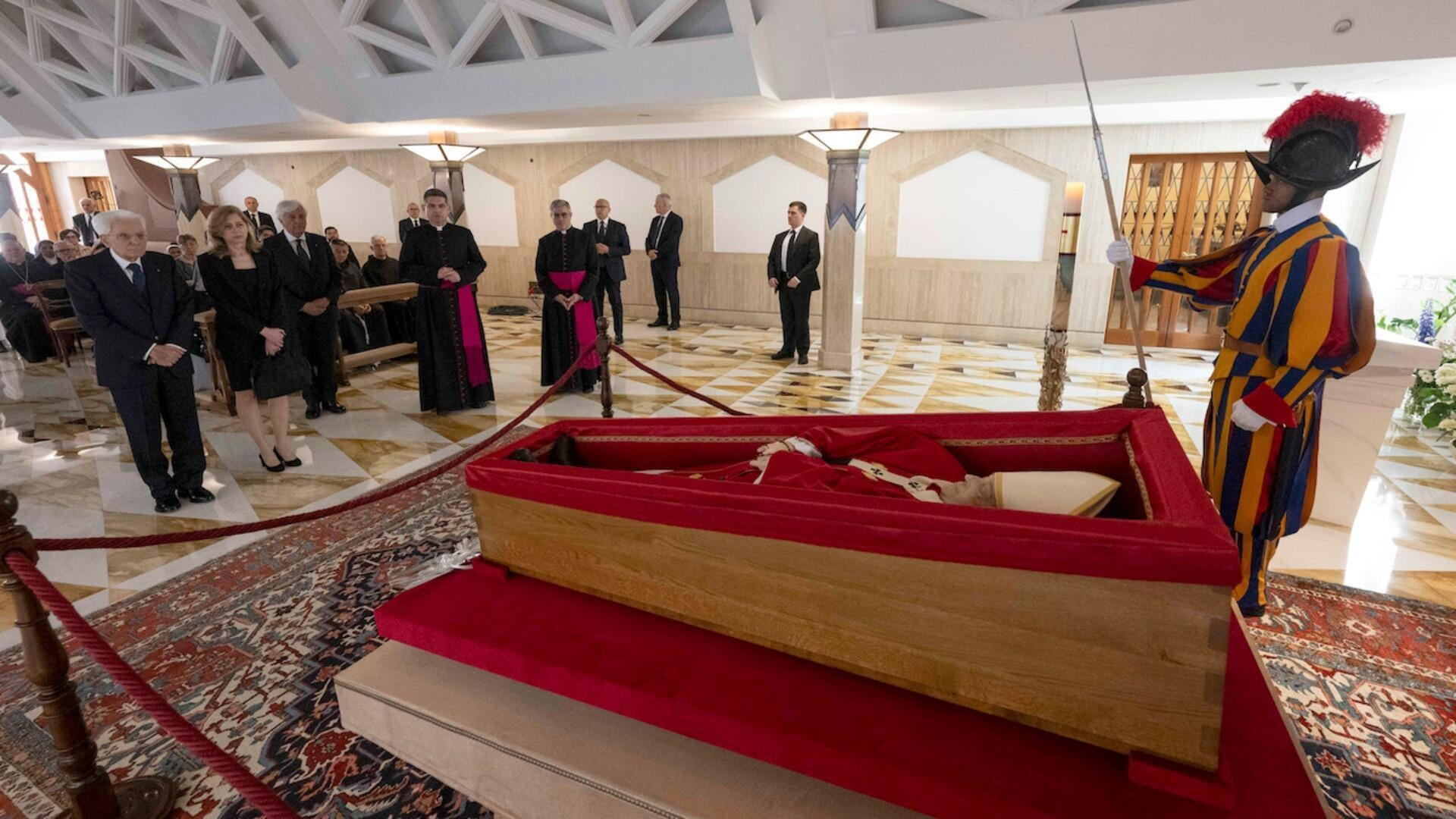 Watch CBS Evening News: Pope Francis lies in open coffin at Vatican ...