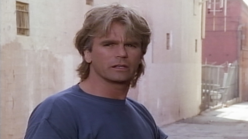 Watch MacGyver Classic Season 7 Episode 11: MacGyver - Gunz 'n' Boyz ...