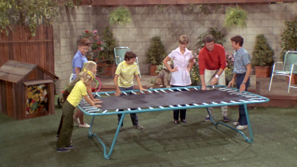 Watch The Brady Bunch Season 2 Episode 11: The Brady Bunch - What Goes ...