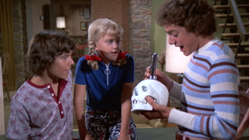 Watch The Brady Bunch Season 4 Episode 6: The Brady Bunch - Fright ...