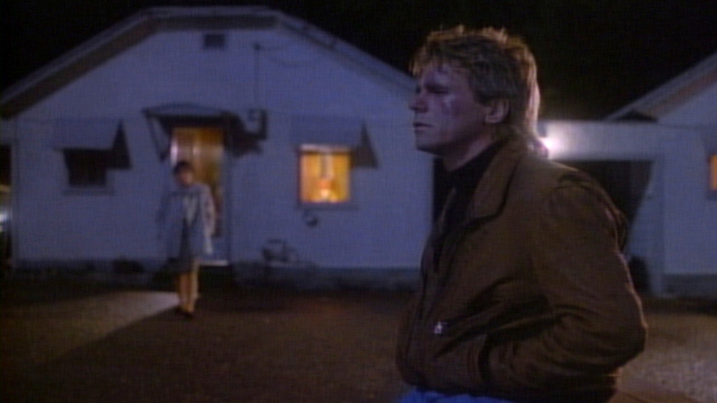 Watch MacGyver Classic Season 6 Episode 9: MacGyver - Bitter Harvest ...