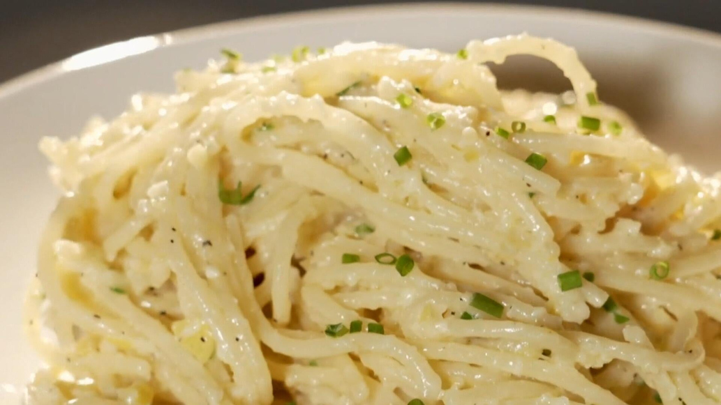 Watch CBS Mornings The Dish Recipe: Lemon pesto spaghetti - Paramount+