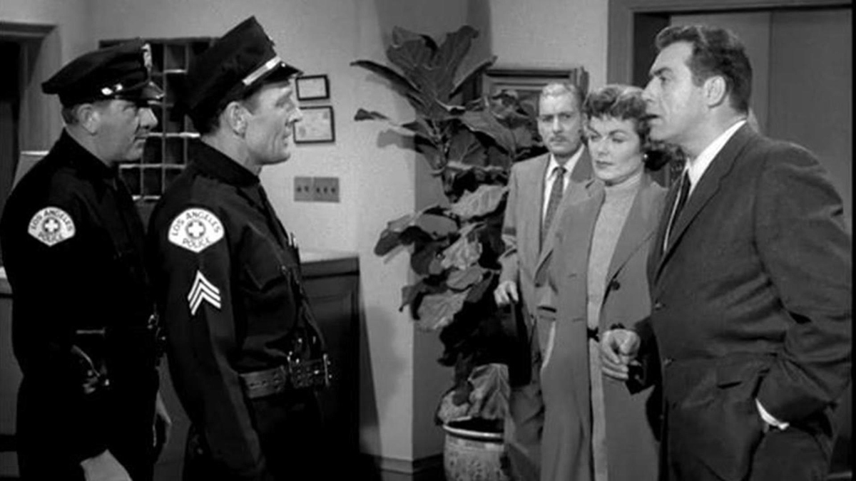 Watch Perry Mason Season 1 Episode 8: The Case Of The Crimson Kiss ...