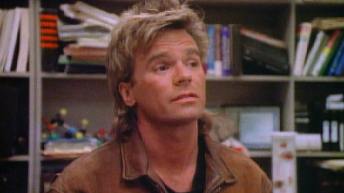 Watch MacGyver Classic Season 4 Episode 18: MacGyver - Renegade – Full ...