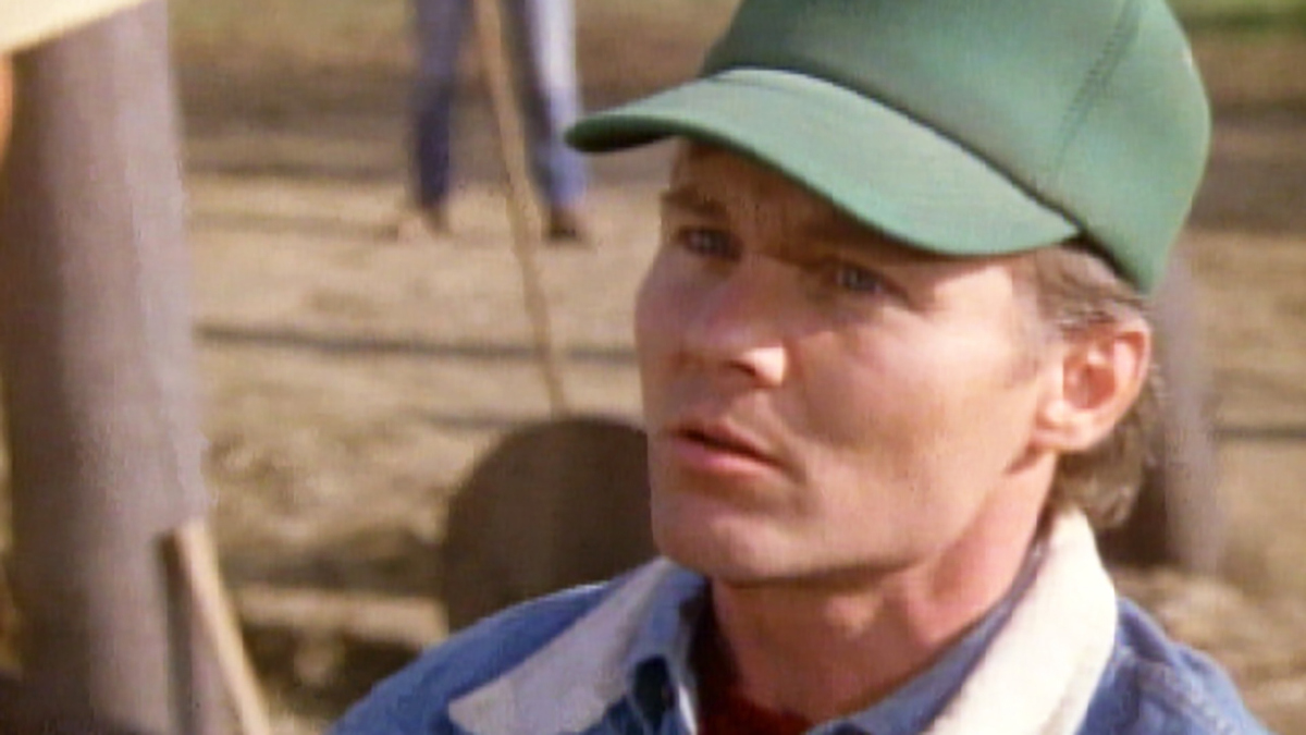 Watch MacGyver Classic Season 4 Episode 3: MacGyver - The Outsiders – Full show on Paramount Plus