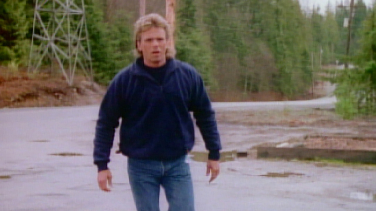 Watch MacGyver Classic Season 4 Episode 17: MacGyver - Easy Target ...
